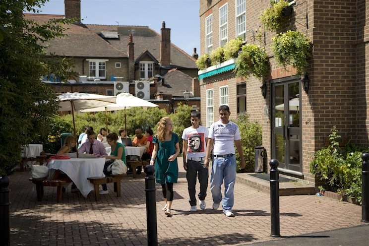 เรียนภาษาที่อังกฤษ เรียนซัมเมอร์ที่อังกฤษ Centre of English Studies ...