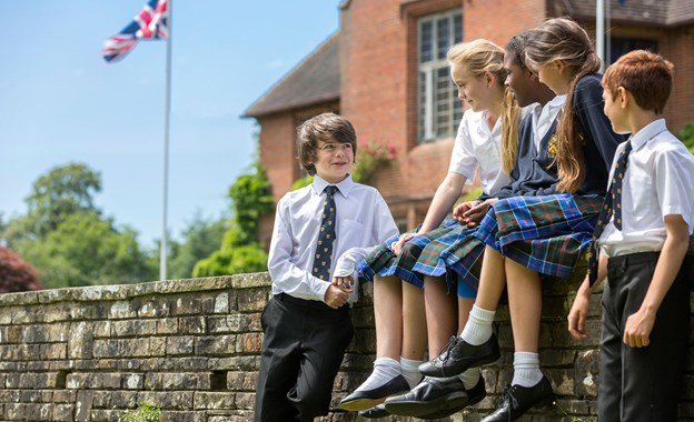เรียนต่อมัธยมที่อังกฤษ - UK Boarding School - Handcross Park Prep School