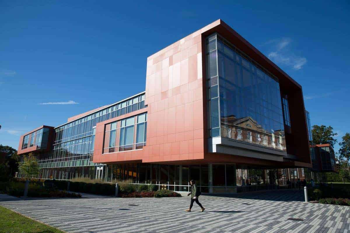 เรียนต่อปริญญาตรีที่อเมริกา - Adelphi University (Shorelight)