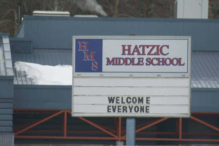 เรียนต่อมัธยมที่แคนาดา - High School in Canada - Hatzic Middle School